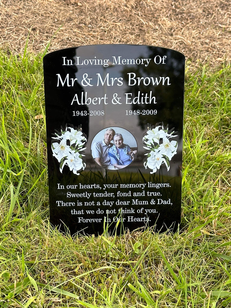 Lily temporary headstone with photo – Lazy Dave Designs